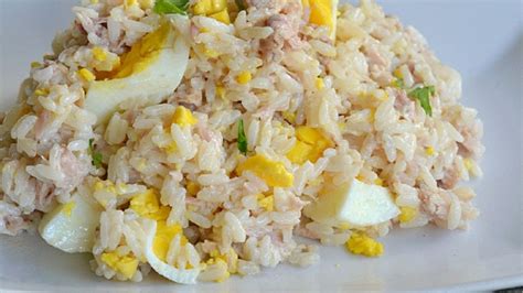Salade de riz au thon et aux œufs recette facile et savoureuse