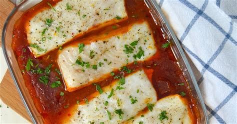 Merluza con tomate al horno Fácil sana y deliciosa Cuuking