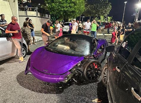 McLaren que bateu na orla de Maceió deve ser levado para conserto em