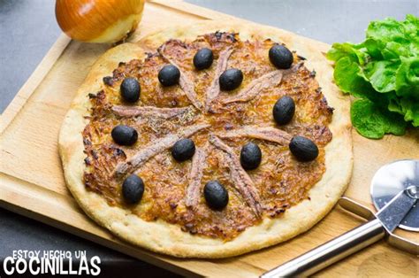 Receta de pissaladière pizza con cebolla caramelizada y anchoas