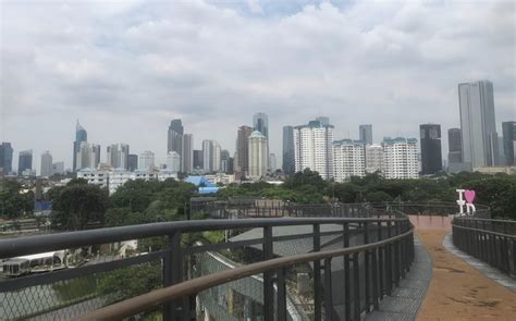 Panduan Liburan Ke Skywalk Senayan Park Tempat Wisata Di Jakarta Pusat