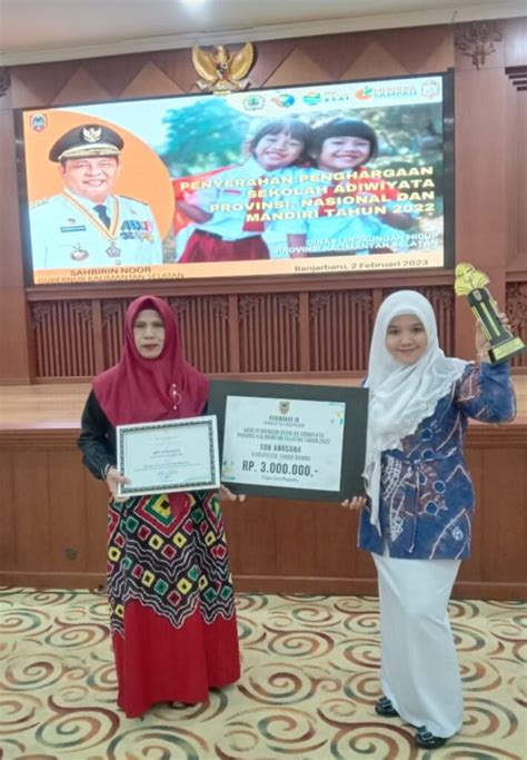 Peduli Lingkungan Enam Sekolah Tanbu Terima Penghargaan Adiwiyata