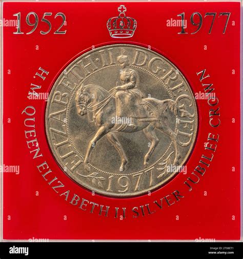 H M Queen Elizabeth II Silver Jubilee Crown Souvenir Coin From 1977
