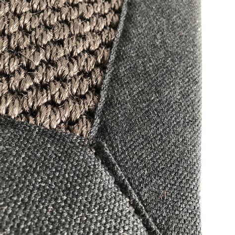 Tapis sur mesure en sisal gris anthracite finition gansée Inspiration