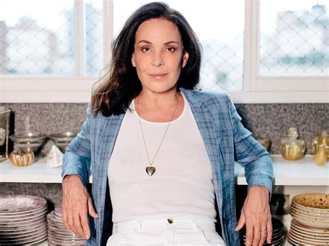 Carolina Ferraz revela que teve experiência enlouquecedora massagem