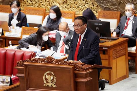 Indonesia Bans Sex And Cohabitation Of Unmarried Couples And This Applies To Tourists Too