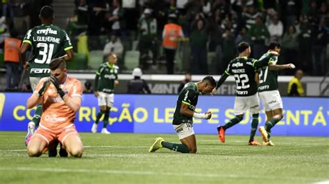Palmeiras 3 x 0 Fortaleza Verdão atropela o Leão e encaminha