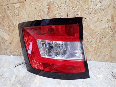 LAMPA LEWA TYLNA LEWY TYŁ SKODA FABIA 3 III NJ5 6V9 KOMBI 2014 2018R