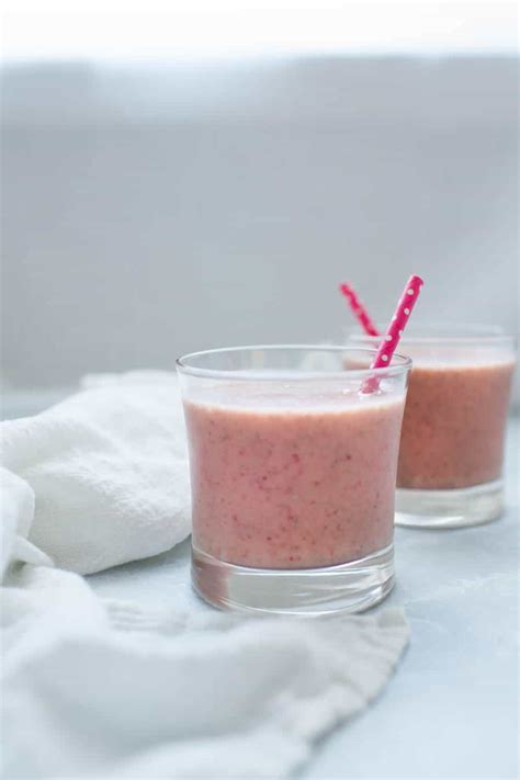 Strawberry Banana Greek Yogurt Smoothie Recipe