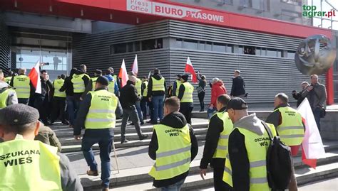 Protest Rolnik W Podczas Targ W Agrotech W Kielcach Przysz E Niwa