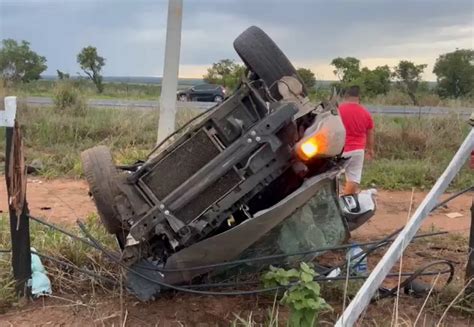 Bebê morre após carro bater em barranco e capotar na BA 020 no oeste