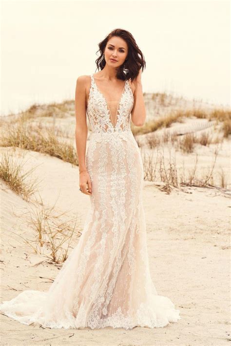Fit And Flare Brautkleid In Nude Mit 3D Spitze Tiefem Plunge