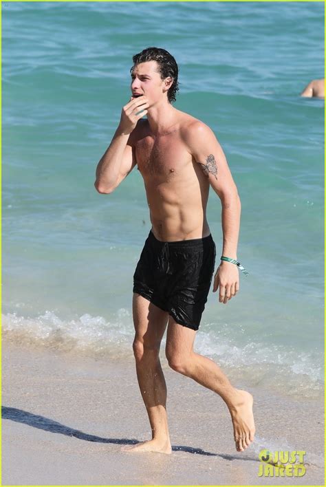 Shawn Mendes Soaks Up The Florida Sun With Friends In Miami Photo