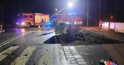 Zderzenie dwóch aut na Mazowszu Trzy osoby w szpitalu RMF 24