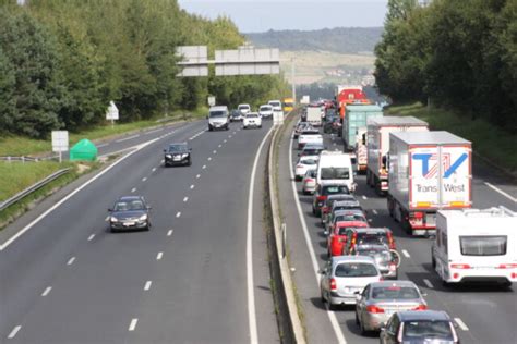 Accident sur l A28 la circulation est coupée près de Neufchâtel en Bray