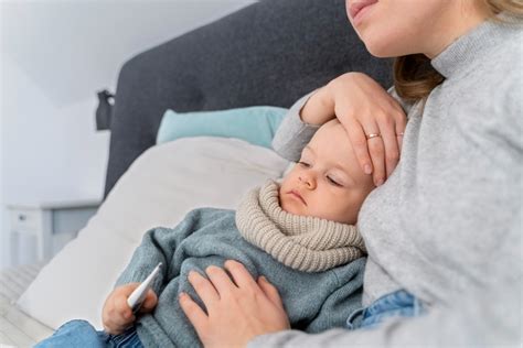 Cómo prevenir y tratar los resfriados y gripes en bebés