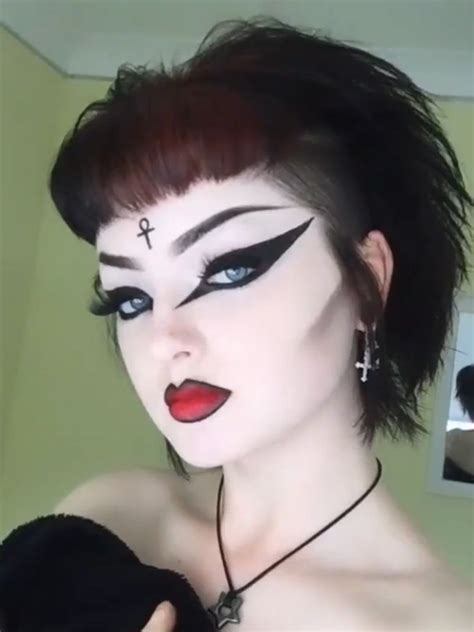 Goth Tradgoth 80s Goth Eyeliner 80s Punk Makeup Goth Eye Makeup Alt Makeup Vampire Makeup
