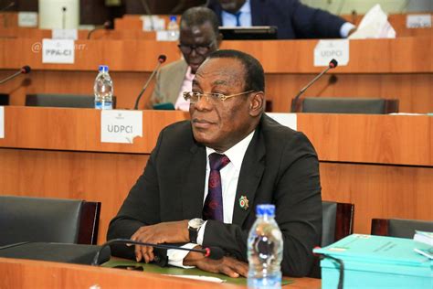 Budget Le ministre Moussa Sanogo prend part à l examen du projet de