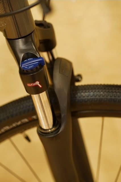 TREKオンオフ問わず走れるクロスバイク DUAL SPORT 3 新宿で自転車をお探しならY s Road 新宿クロスバイク館