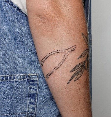 What Does A Wishbone Tattoo Mean Wishbone Tattoo Luck Tattoo Tattoos