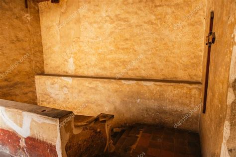 Escaleras Al Final Del Pasillo En Un Antiguo Convento Del Siglo XVII En