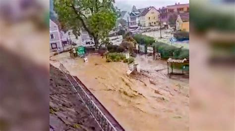 Strašne poplave u Austriji neka birališta u Austriji nisu dostupna