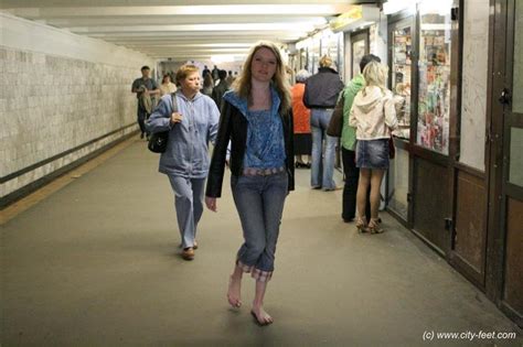 ID 217 Summer Barefoot Walk Part 1 City Feet 50 Photos