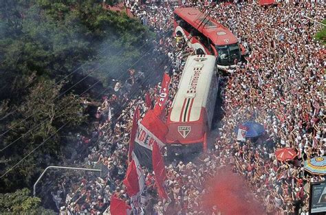 Zubeldía revela que está surpreso torcida do São Paulo não sei se