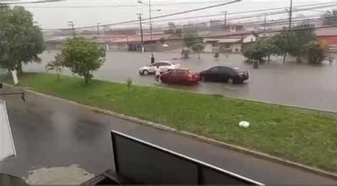 VÍDEO Chuva forte alaga ruas em Resende Sul do Rio e Costa Verde G1