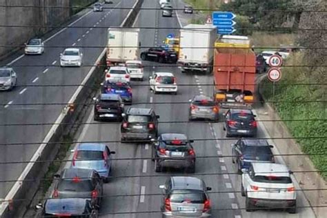 Maxi Incidente Sulla Pontina Strada Chiusa Ci Sono Feriti