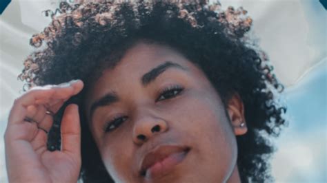Saiba quem é Yurungai artista que cantou Hino em linguagem neutra
