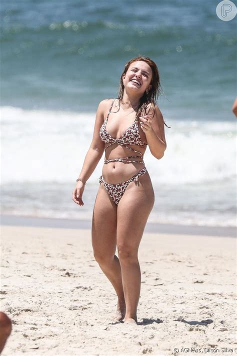 Fotos Larissa Manoela De Biqu Ni Amarra Es Exibe O Corpo Em