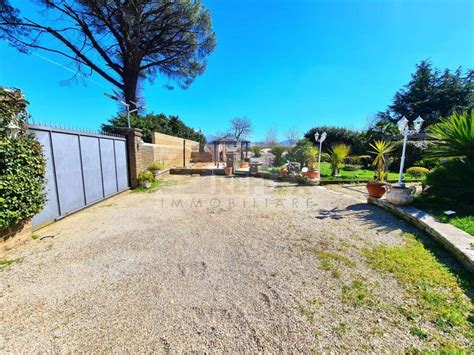 Vendita Appartamento In Villa In Contrada Caselle Avellino Ottimo