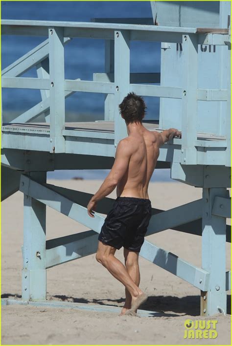 Shirtless Ryan Kwanten Shows Off His Killer Body For Malibu Beach Dip