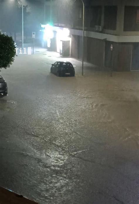 Maltempo Notte Drammatica In Calabria Alluvione A Corigliano Rossano