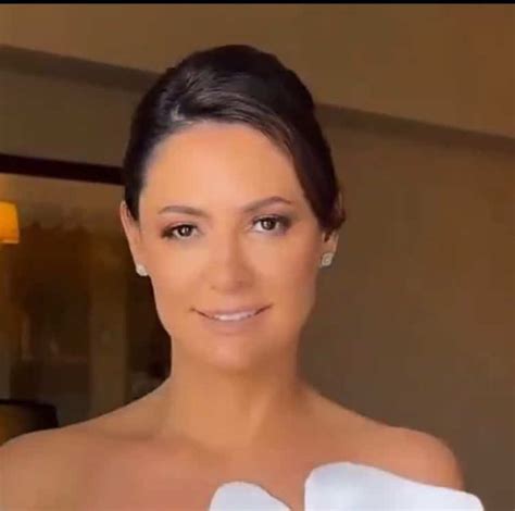 UM ESCÂNDALO Michelle Bolsonaro compartilha look escolhido para