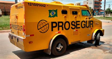 G1 Grupo tenta roubar carro forte na BA seguranças reagem e impedem