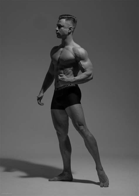 Пин от пользователя James draws на доске magazine and poses for art в