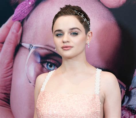Joey King Height How Tall Is She Hood MWR