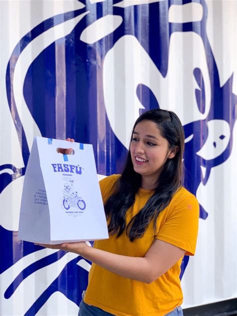 gabyglo on Instagram Conocí el nuevo restaurante de Luisito Comunica y
