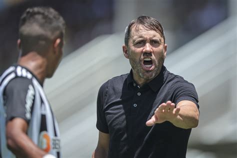 Coudet faz avaliações no Atlético MG e responde sobre time ideal para
