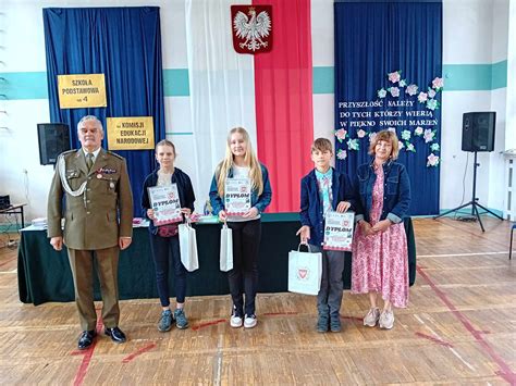 4 8 Wręczenie nagród i dyplomów w konkursach Szkola Podstawowa nr 4