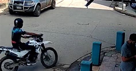 Video Así asaltan en las calles de Honduras cámaras captan robo a