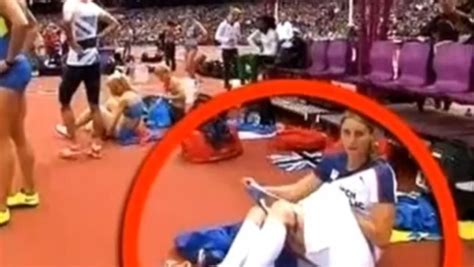 Une athlète tchèque enlève sa petite culotte en direct au stade