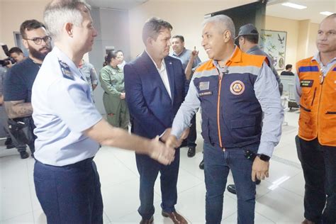 Bombeiros médicos militares e integrantes da Defesa Civil de São Paulo