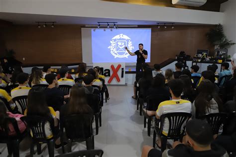 Alunos do Itinerário Formativo de Ciências Biológicas têm aula