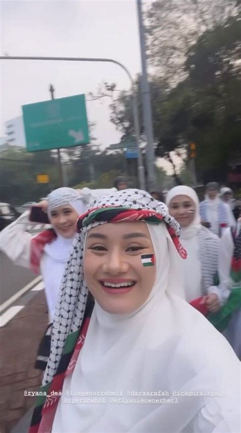 15 Potret Artis Ikut Aksi Bela Palestina Di Jakarta 2023