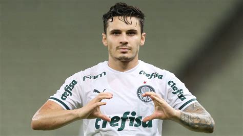 Raphael Veiga se destaca e Palmeiras vai às semifinais da Copa do
