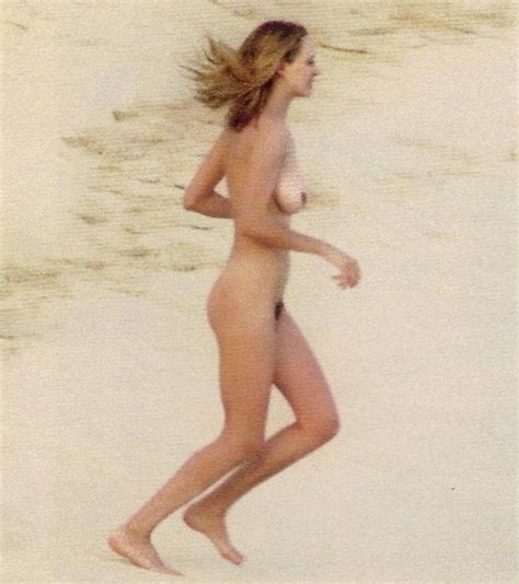 Uma Thurman En Topless Por Las Playas De Saint Barts La BiblioTeta