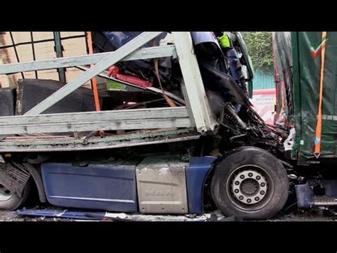 A Schwerer Lkw Unfall Am Stauende Autobahn Zwischen Gevelsberg Und